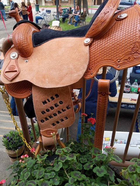 Queen Photos - OAKDALE RODEOOAKDALE RODEO